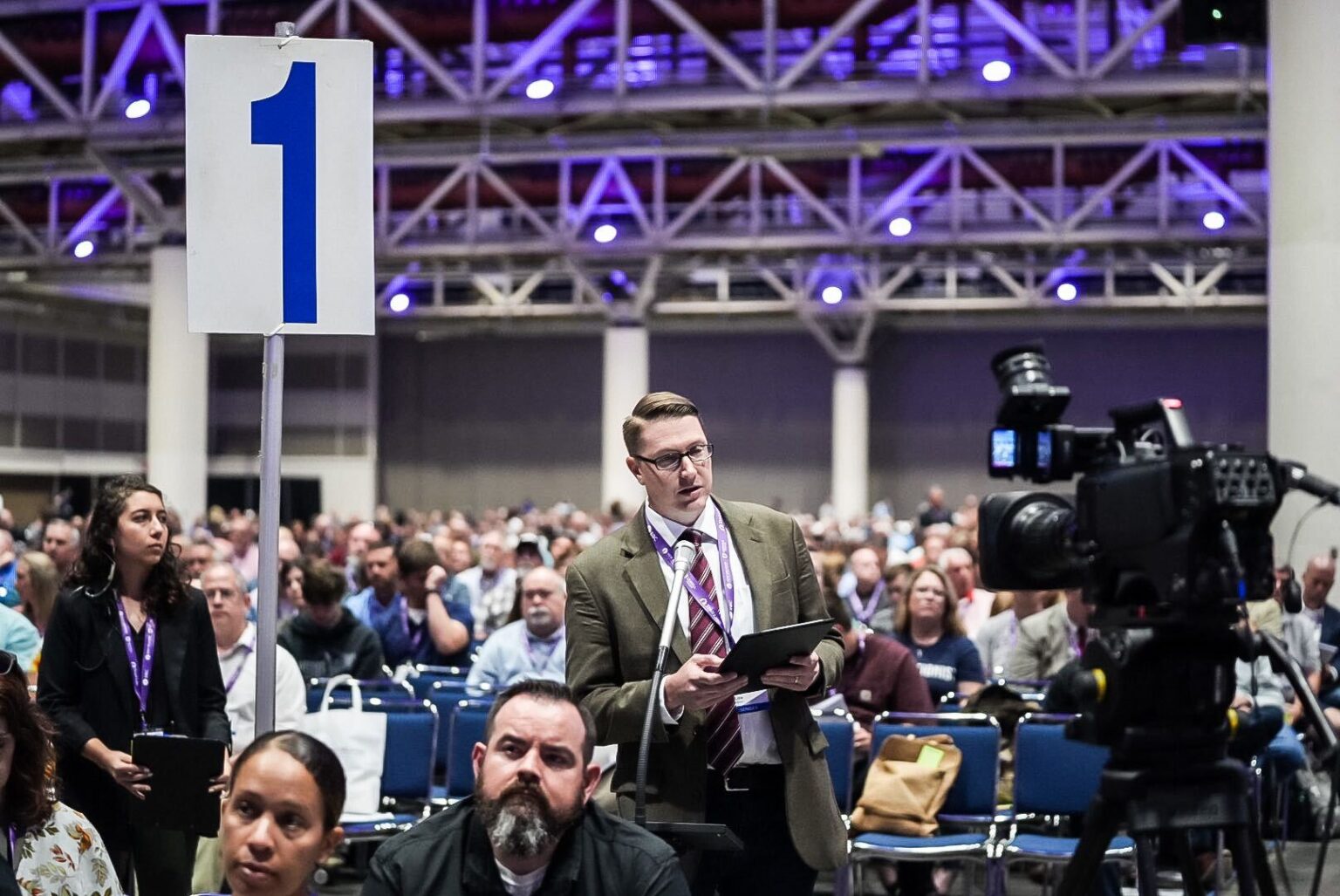 SBC messengers take first vote to amend constitution to restate 'only ...